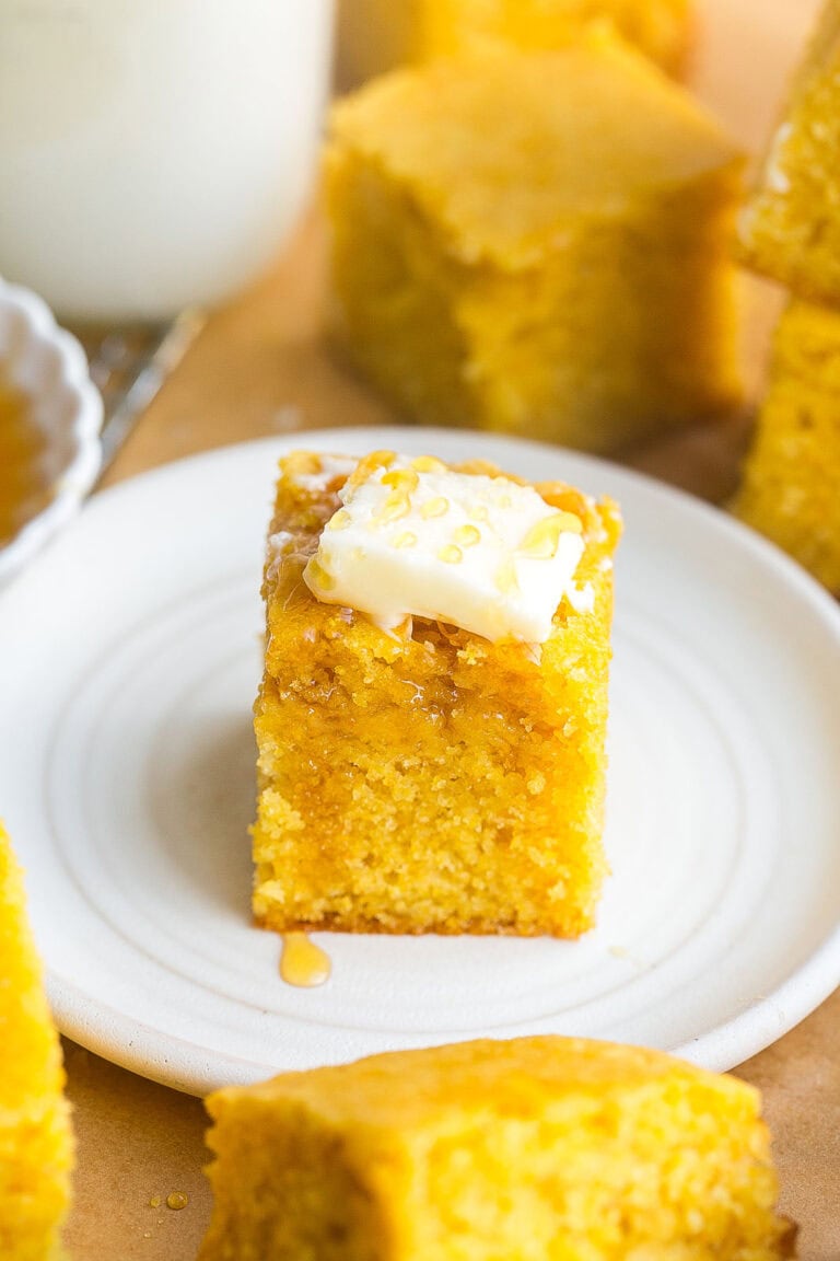 Sweet & Moist Cornbread Recipe – Fluffy, Buttery, & So Easy
