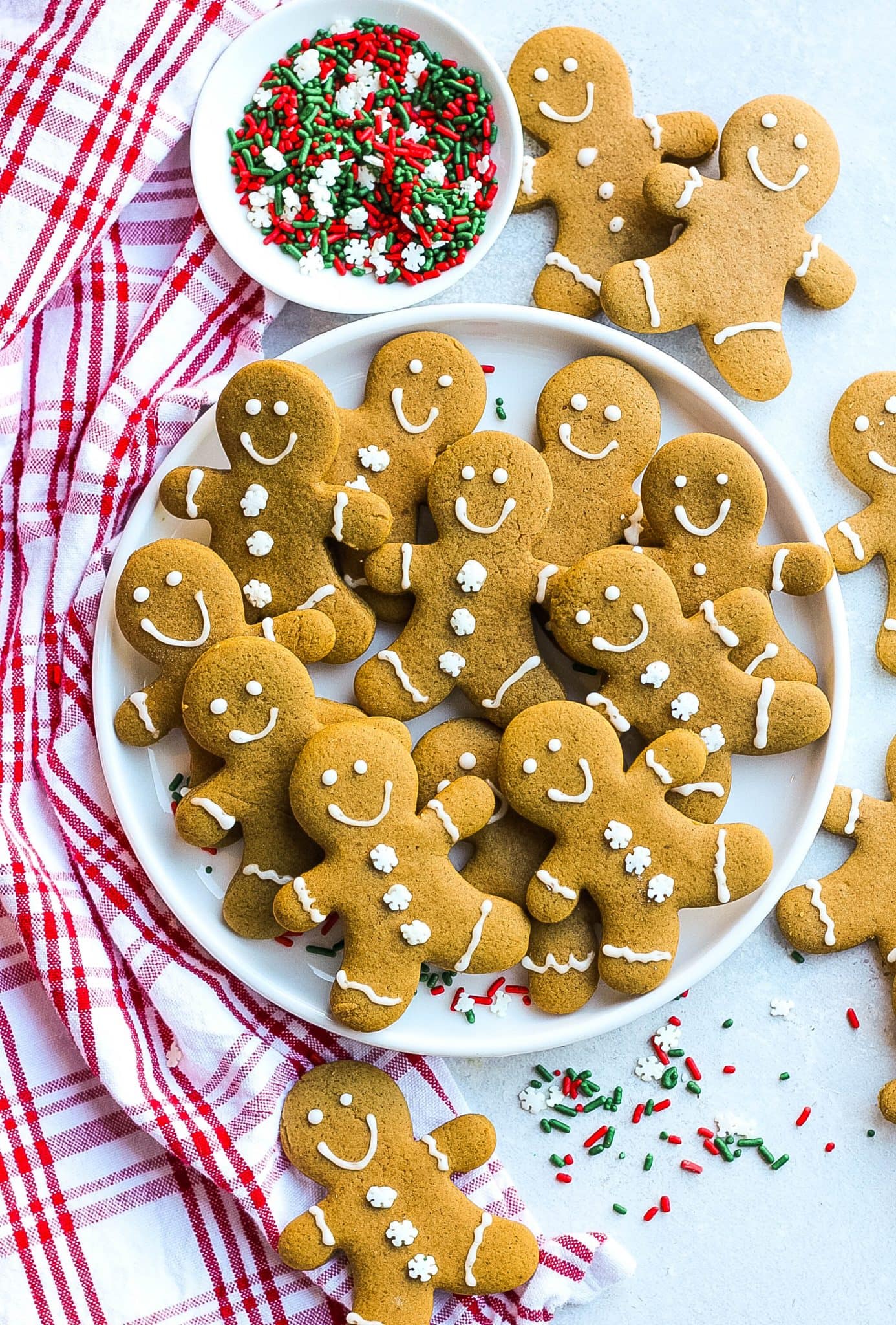 The Best Gingerbread Men Cookie Recipe (Soft & Chewy)