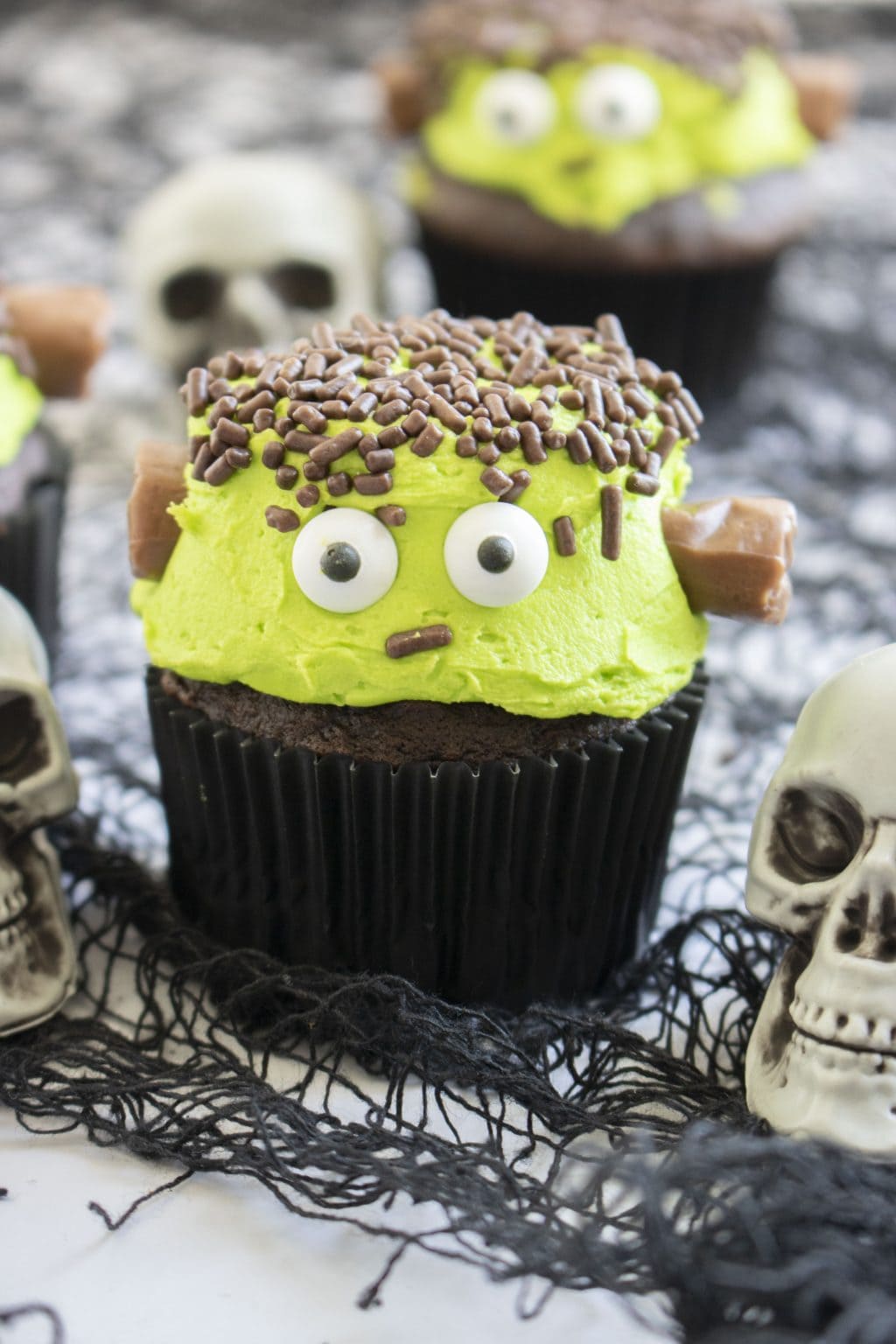 Frankenstein Cupcakes (Easy Halloween Recipe)