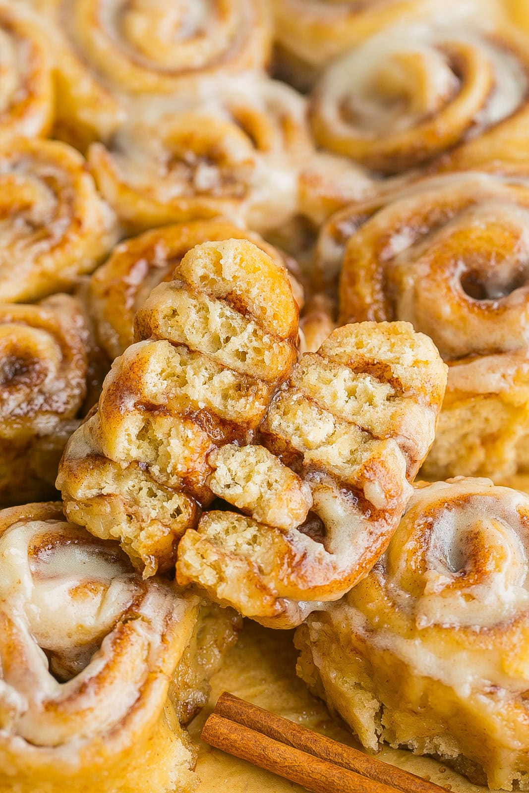 The Cutest Mini Cinnamon Rolls (Will Melt in Your Mouth)